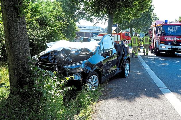 Zwei Personen bei Unfall verletzt - Feuerwehr Coesfeld
